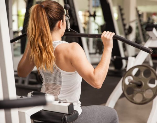 Lat machine davanti o dietro: qual è migliore? - CrossMAG